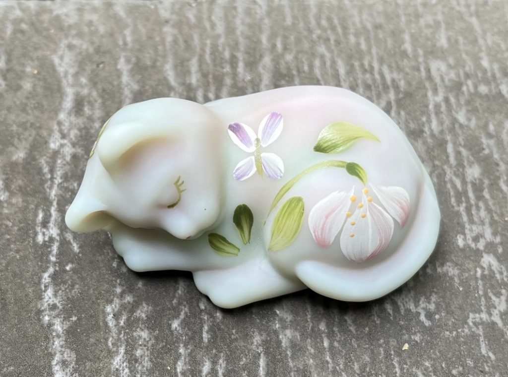 Fenton Glass Cat Figurines – Collectible Fenton Cats | Glass Kitties ...