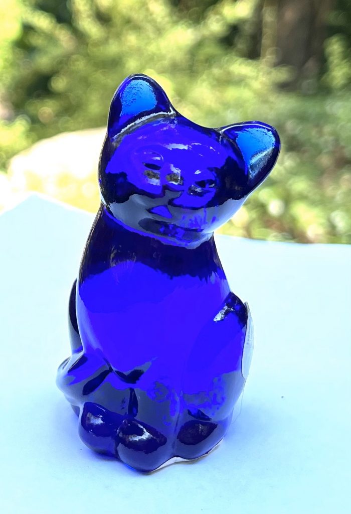 Fenton Glass Cat Figurines – Collectible Fenton Cats | Glass Kitties ...