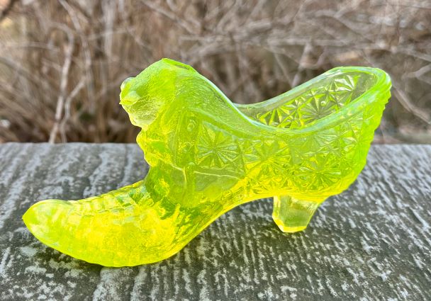 Boyd Glass Cat Figurines – Miss Cotton, Kitten on a Pillow | Glass ...